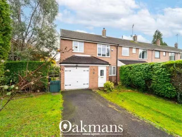 Cozy 1 BA 3 bedroom end of terrace house for rent in Greenfiel.