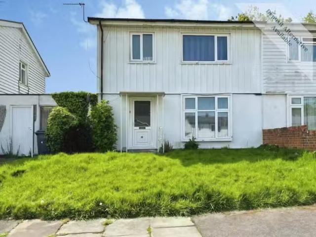 Cozy 1 BA 3 bedroom end of terrace house for rent in Sancroft.