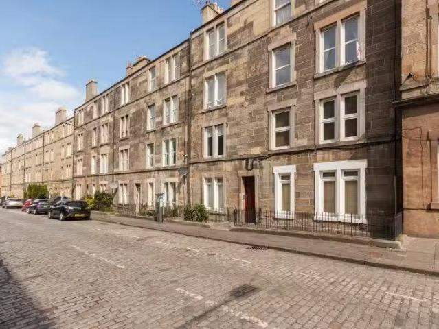 Deal! 1 BA 3 bedroom flat for rent in 5, Downfield Place, Edin.