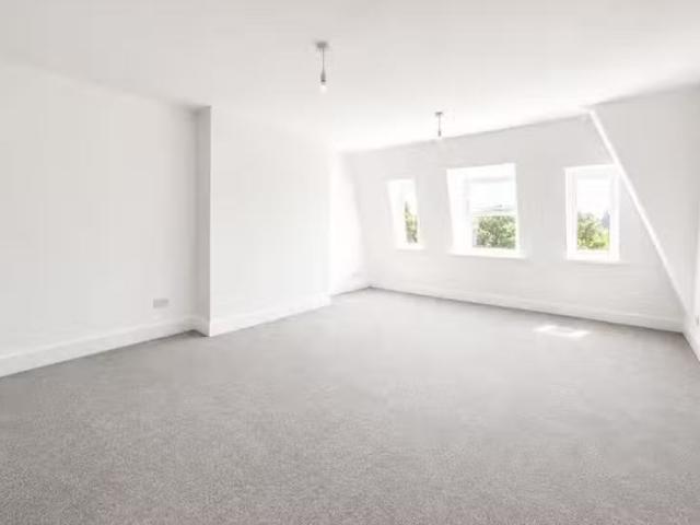 Rental! 1 BA 3 bedroom flat for rent in Augusta Gardens, Folke.