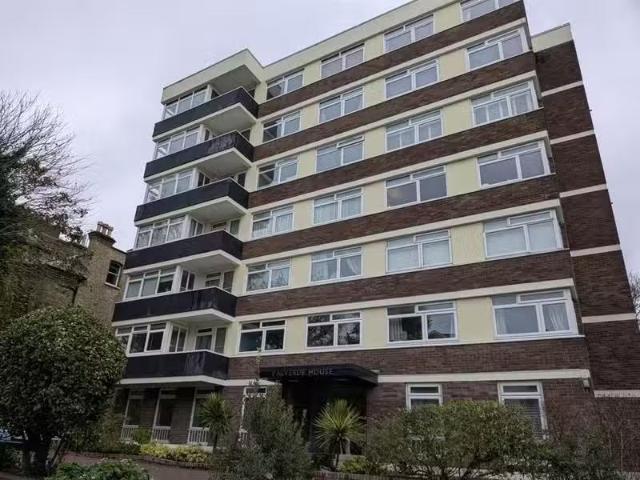Unique 1 BA 3 bedroom flat for rent in Eaton Gardens, Hove, BN3
