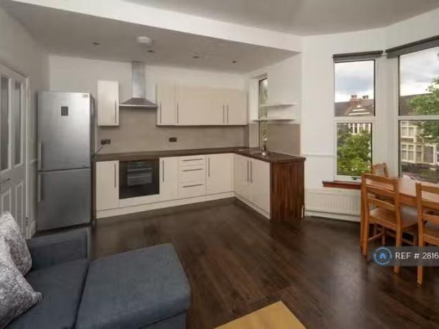 Cozy 1 BA 3 bedroom flat for rent in Fishponds Road, Fishponds.