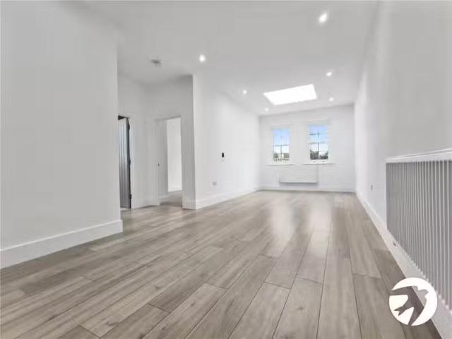 Just in! 1 BA 3 bedroom flat for rent in Lowfield Street, Dart.