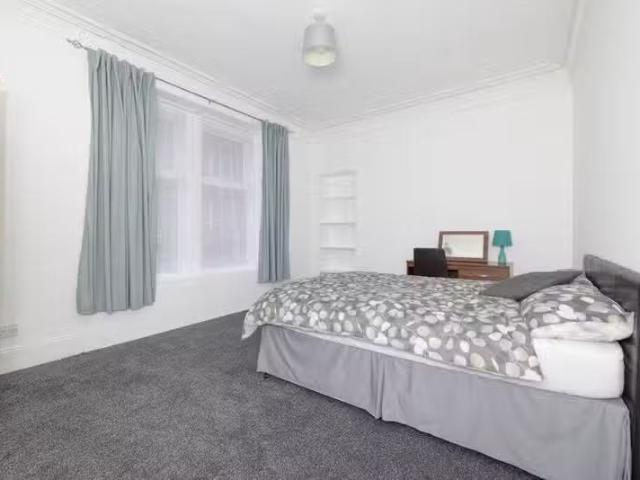 Cozy 1 BA 3 bedroom flat for rent in Lyon Street, Dundee, DD4
