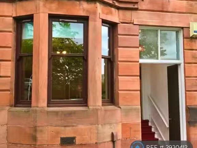 Charming 1 BA 3 bedroom flat for rent in Maule Drive, Glasgow.