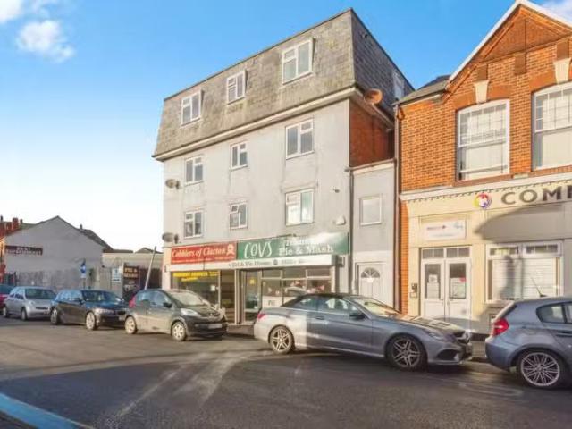 Cheap 1 BA 3 bedroom flat for rent in Rosemary Road, CO15
