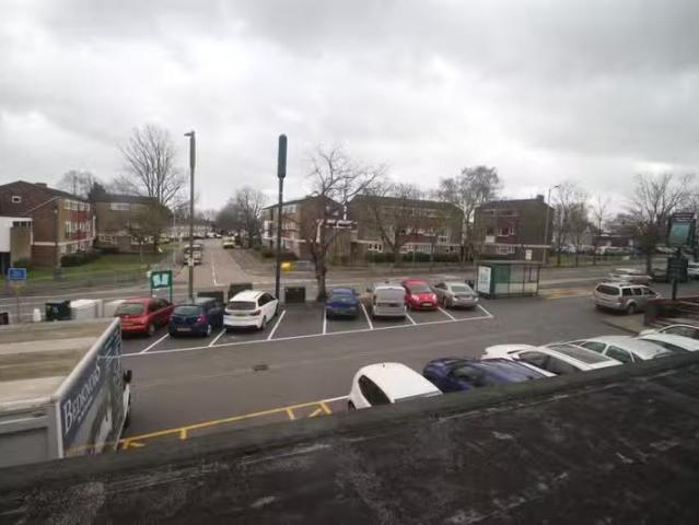 Nice 1 BA 3 bedroom flat for rent in Rossgate, Hemel Hempstead.