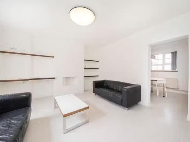 Deal! 1 BA 3 bedroom flat for rent in Reardon Street, Wapping.