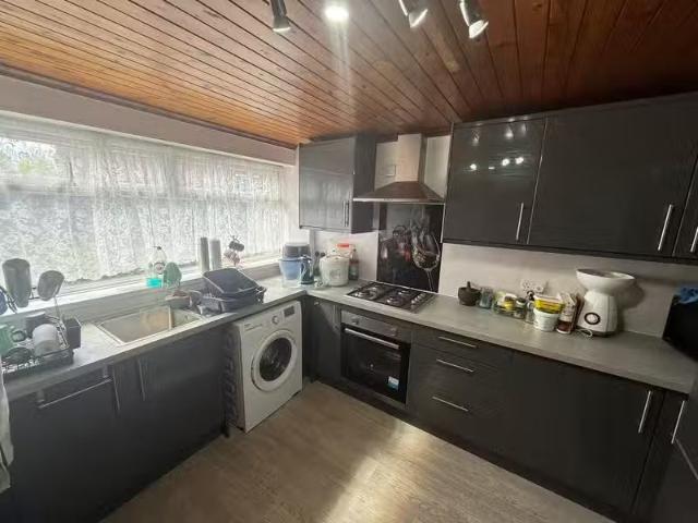 New 1 BA 3 bedroom house for rent in Ash Grove, Llandough, PEN.