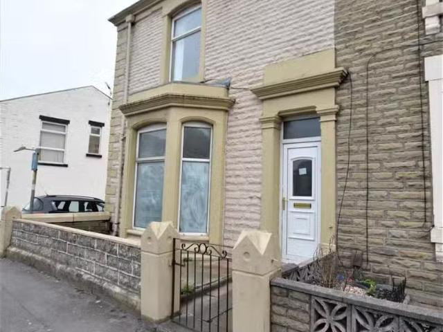 Nice 1 BA 3 bedroom house for rent in Bolton Road, Blackburn.