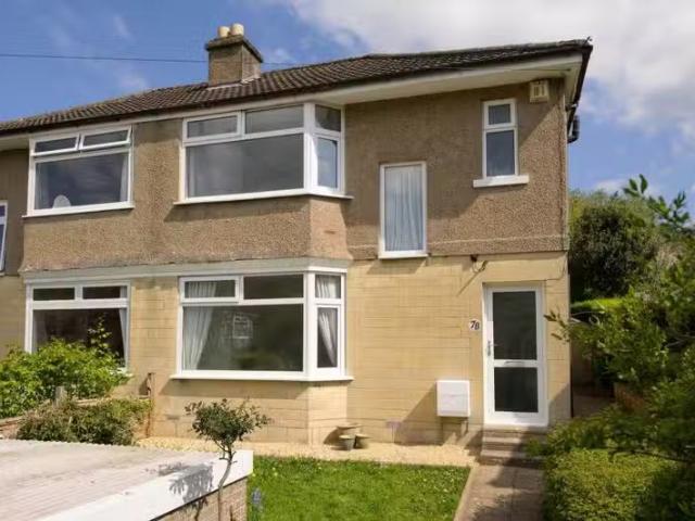 Cozy 1 BA 3 bedroom house for rent in Broadmoor Lane, BA1
