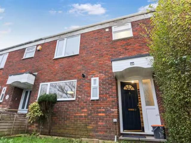 Just in! 1 BA 3 bedroom house for rent in Flint Close, Portsla.