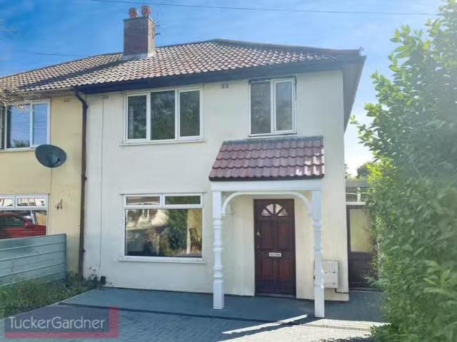 Nice 1 BA 3 bedroom house for rent in Howard Road, Cambridge.