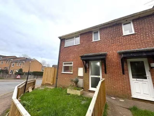 Cozy 1 BA 3 bedroom house for rent in Pendragon Road, EXETER.