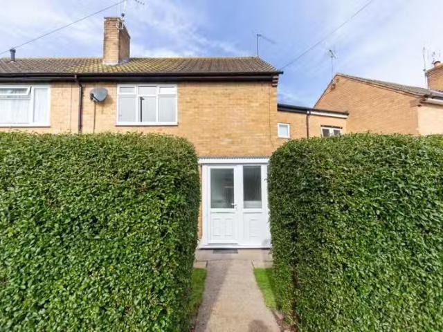 Unique 1 BA 3 bedroom property for rent in Avon Crescent, Alce.