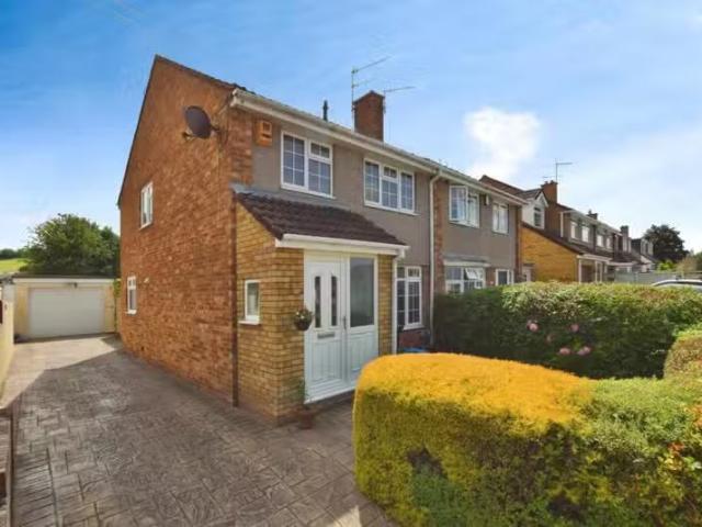 Cozy 1 BA 3 bedroom semi detached house for rent in Court Farm.