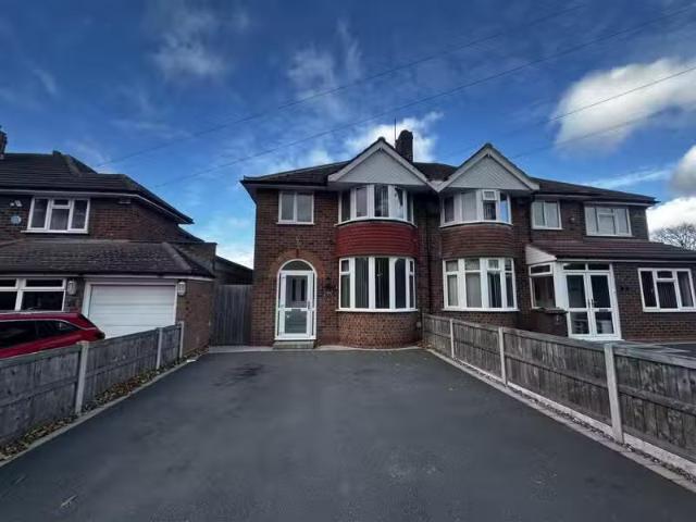 Nice 1 BA 3 bedroom semi detached house for rent in Colebrook.