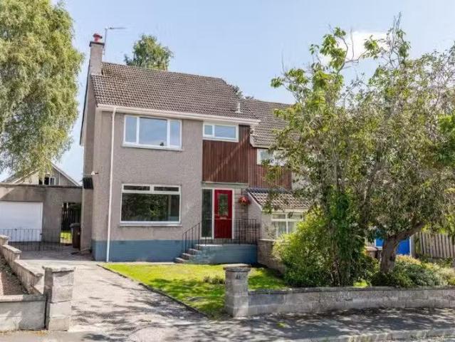 Cozy 1 BA 3 bedroom semi detached house for rent in Colthill C.