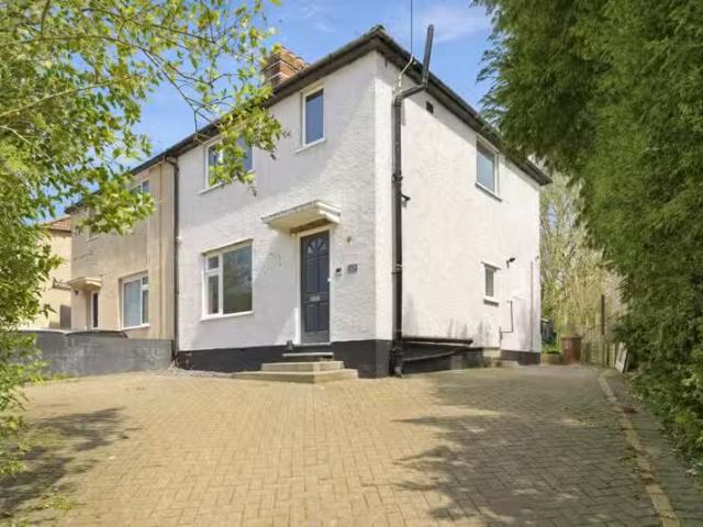 Unique 1 BA 3 bedroom semi detached house for rent in Dellfiel.