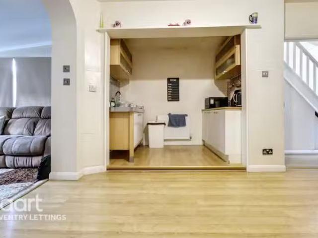 For Rent! 1 BA 3 bedroom semi detached house for rent in Dunst.