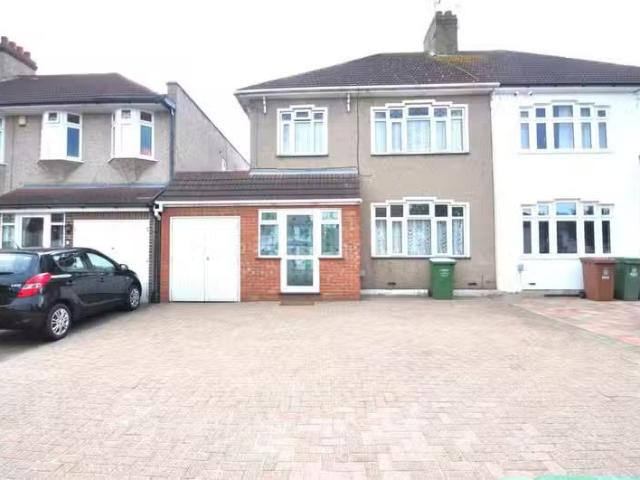 Deal! 1 BA 3 bedroom semi detached house for rent in Hythe Ave.