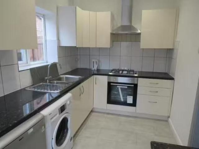 Charming 1 BA 3 bedroom semi detached house for rent in Jackso.