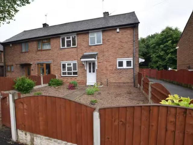 Cozy 1 BA 3 bedroom semi detached house for rent in Oregon Way.