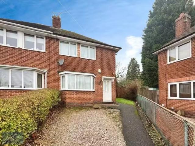 Cozy 1 BA 3 bedroom semi detached house for rent in Overdale R.