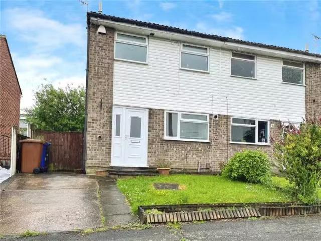 Cozy 1 BA 3 bedroom semi detached house for rent in Lambton Cl.
