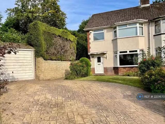 For Rent! 1 BA 3 bedroom semi detached house for rent in Leven.