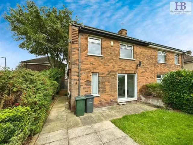 Nice 1 BA 3 bedroom semi detached house for rent in Lingdale R.