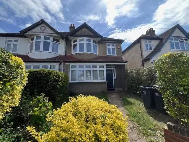 Cozy 1 BA 3 bedroom semi detached house for rent in Norman Ave.