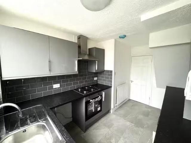 Cozy 1 BA 3 bedroom semi detached house for rent in Norton Hil.
