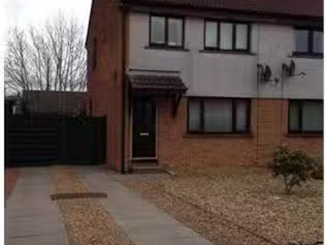 Just in! 1 BA 3 bedroom semi detached house for rent in Surron.