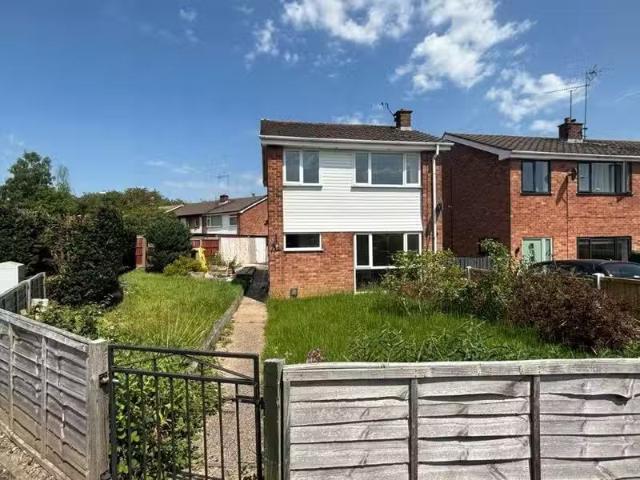 Nice 1 BA 3 bedroom semi detached house for rent in Penfold Wa.