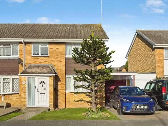 Charming 1 BA 3 bedroom semi detached house for rent in Pinks.