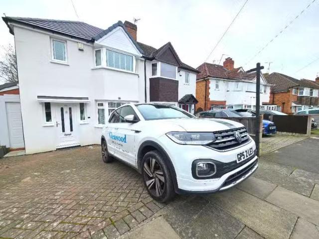 Nice 1 BA 3 bedroom semi detached house for rent in Woodvale R.