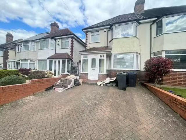 For Rent! 1 BA 3 bedroom semi detached house for rent in Weole.