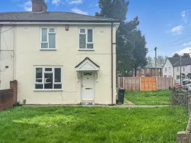 Cheap 1 BA 3 bedroom semi detached house for rent in Tanfield.