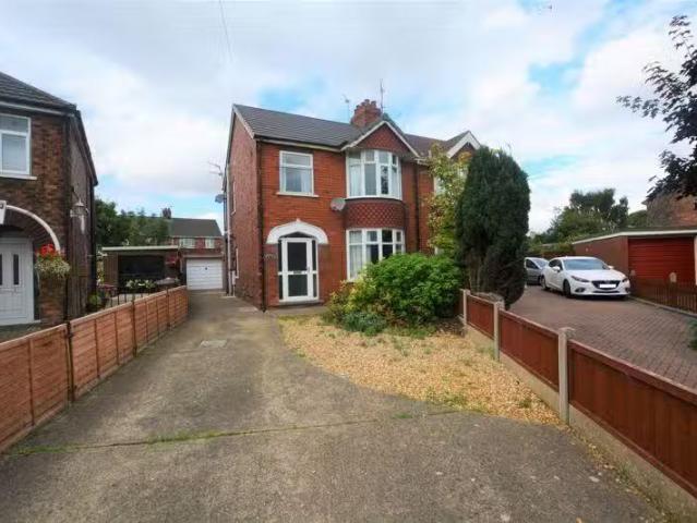 Nice 1 BA 3 bedroom semi detached house for rent in Vicarage G.