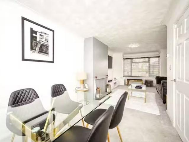 New 1 BA 3 bedroom Semi Detached House to rent, Windmill Stree.