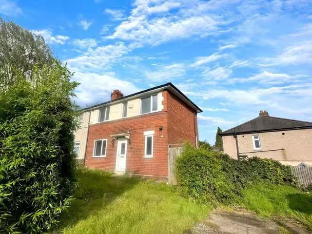 Just in! 1 BA 3 bedroom Semi Detached House to rent, Nagersfie.