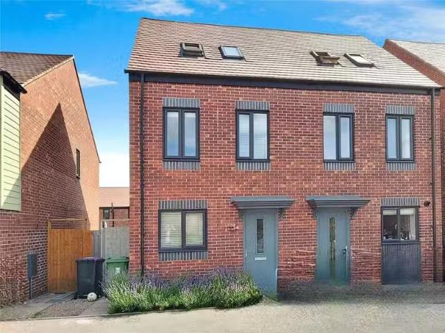 Just in! 1 BA 3 bedroom Semi Detached House to rent, Strawberr.