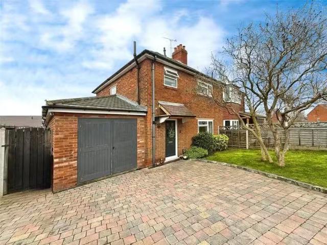 Cozy 1 BA 3 bedroom Semi Detached House to rent, Suffolk Road.
