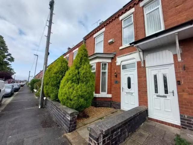 Nice 1 BA 3 bedroom terraced house for rent in Nelson Street.