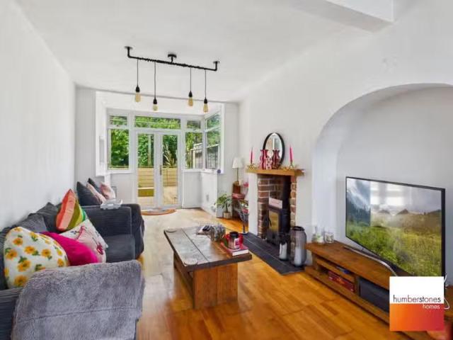 Cozy 1 BA 3 bedroom terraced house for rent in Barston Road, O.