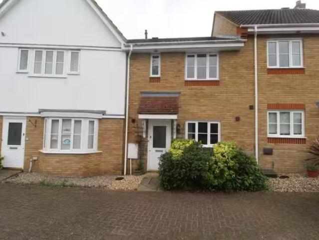 Cozy 1 BA 3 bedroom terraced house for rent in Copel Close, Hi.