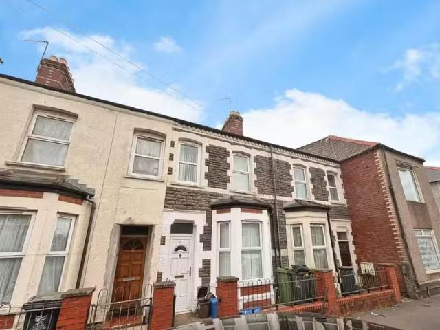 Nice 1 BA 3 bedroom terraced house for rent in Craddock Street.