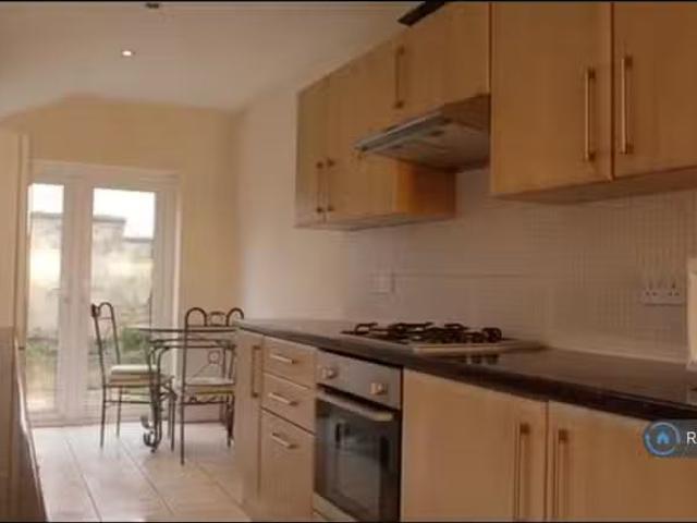 For Rent! 1 BA 3 bedroom terraced house for rent in Ernestvill.