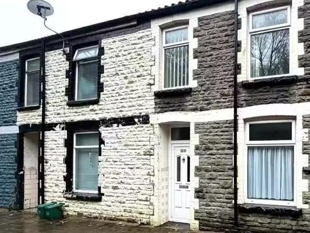 New 1 BA 3 bedroom terraced house for rent in Fountain Street.